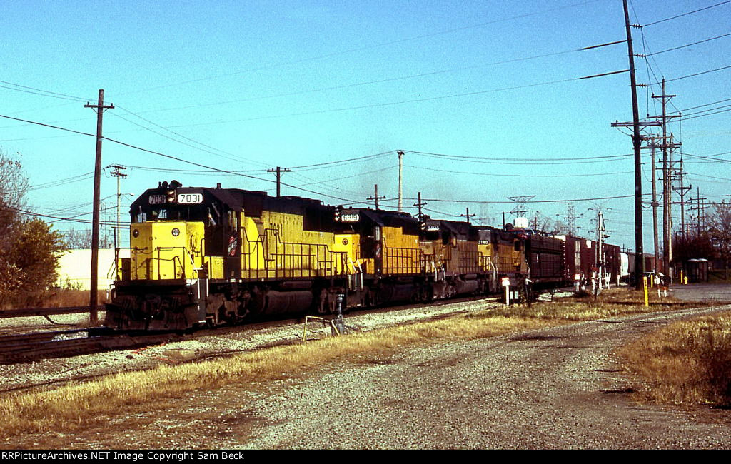 CNW 7031, 6919, UP 3303, and 3140 on ELNP